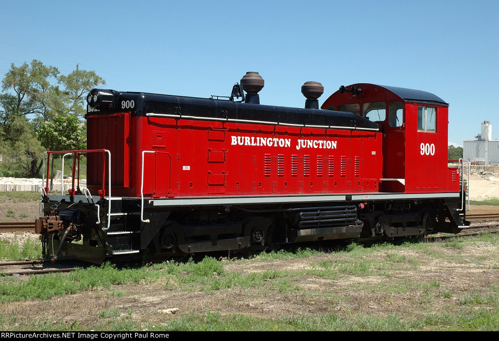 BJRY 900, EMD SW9, ex NYC (P&LE) 8939,